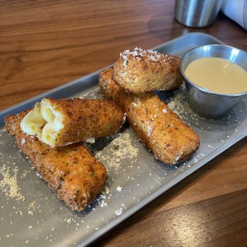 FLANKER KITCHEN + SPORTS BAR - Updated June 2024 - 74 Photos & 16 ...