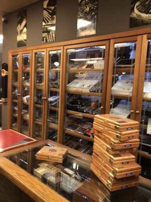 SQUIRE CIGARS - 33 Photos & 50 Reviews - Tobacco Shops - 1305 Cleveland ...