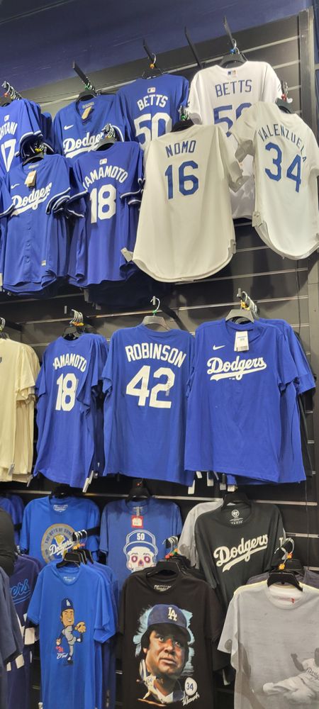 LOCKER ROOM BY LIDS - Updated January 2025 - 10 Photos - 1 Mills Cir ...