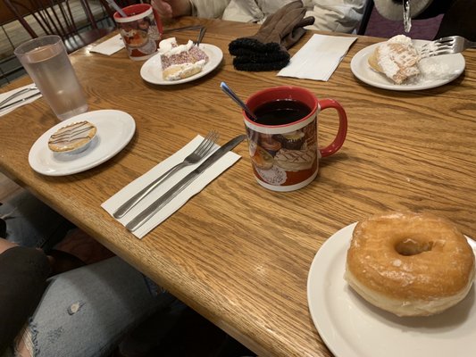 HANKS PASTRIES - 10 Reviews - 204 Queen Street, Port Perry, Ontario ...