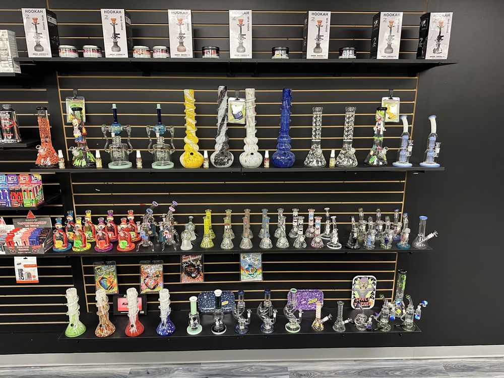 VAPE DISTRICT WILLOUGHBY - Updated August 2024 - 10 Photos - 36301 ...