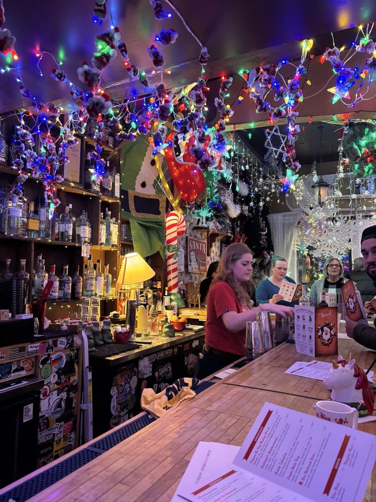 THE TIN WIDOW - Updated January 2025 - 110 Photos & 90 Reviews - 703 S ...