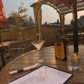 PEEKSKILL PUBLIC BAR & GRILL - Updated January 2026 - 57 Photos & 41 ...