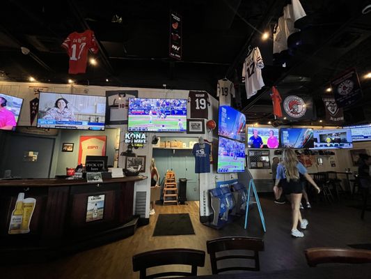 THOMAS P’S SPORTS BAR & PATIO - Updated May 2026 - 235 Photos & 198 ...