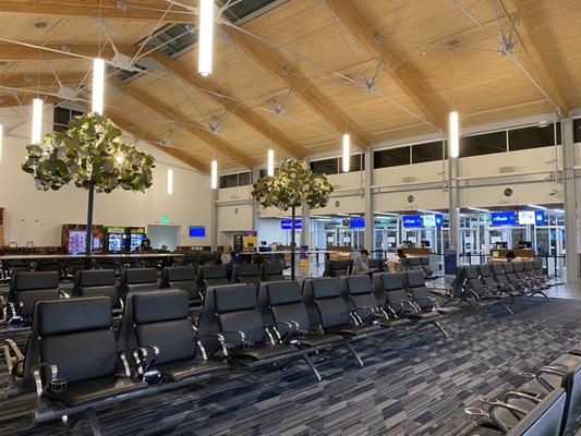 CHARLES M SCHULZ - SONOMA COUNTY AIRPORT - Updated January 2026 - 325 ...