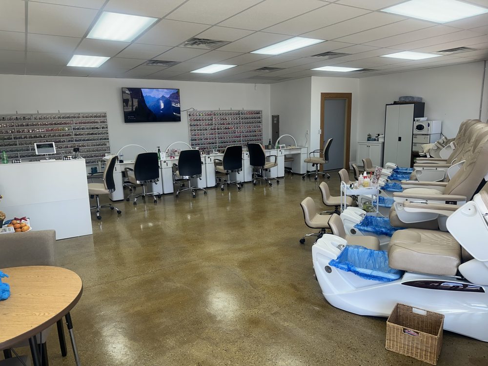 HAPPY NAILS AND SPA - Updated May 2026 - 16 Photos - 1910 Calumet Dr ...