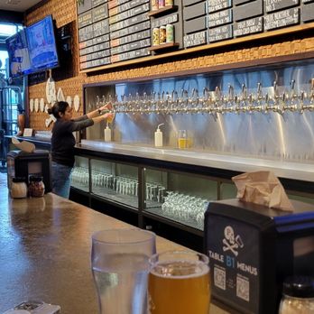 PINTHOUSE PIZZA - Updated November 2024 - 1061 Photos & 1378 Reviews ...