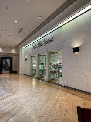SAKS FIFTH AVENUE - Updated September 2025 - 13 Photos & 39 Reviews - 1 ...