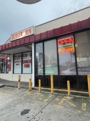 BURGER WIN - Updated August 2025 - 49 Photos & 175 Reviews - 1181 ...