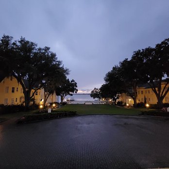 LAKESIDE INN - Updated May 2024 - 259 Photos & 205 Reviews - 100 N ...