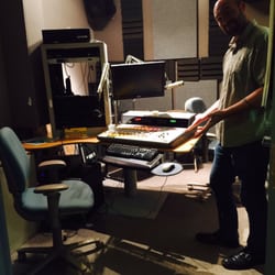 KKFI FM - 90.1 COMMUNITY RADIO - 36 Photos - 3901 Main St, Kansas City ...