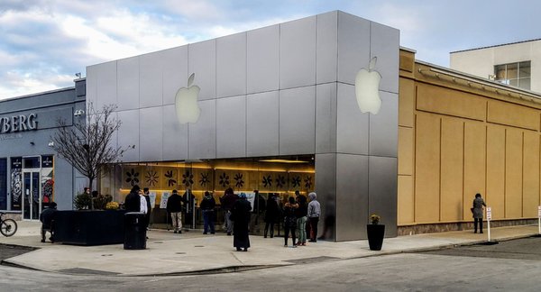 APPLE SUBURBAN SQUARE - Updated January 2025 - 32 Photos & 161 Reviews ...