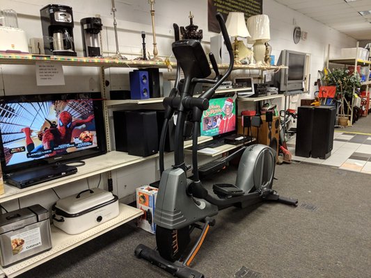 DAV THRIFT STORE - Updated November 2025 - 94 Photos & 63 Reviews ...