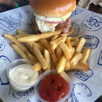 305 DEGREES BURGERS BAR - Updated July 2025 - 81 Photos & 52 Reviews ...