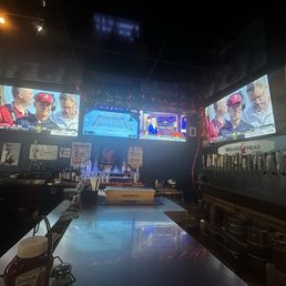 WOLVES HEAD PIZZA & WINGS - Updated July 2025 - 98 Photos & 221 Reviews ...