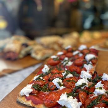 UNREGULAR PIZZA - Updated April 2024 - 557 Photos & 270 Reviews - 135 ...