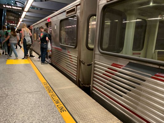 HOLLYWOOD / HIGHLAND RED LINE STATION - 89 Photos & 59 Reviews - Metro ...