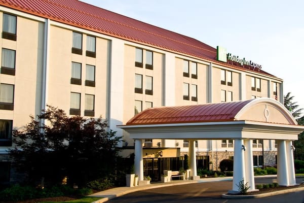 HOLIDAY INN EXPRESS & SUITES YORK - 26 Photos & 27 Reviews - 140 ...