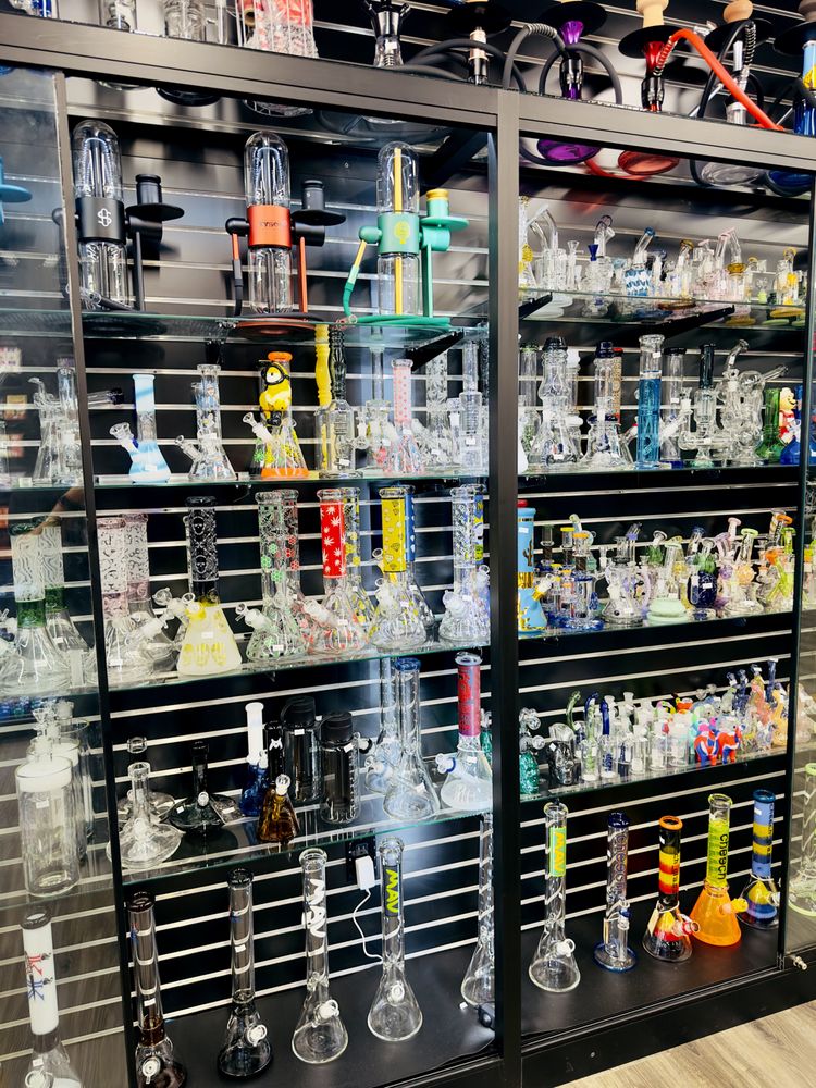 RAINBOW SMOKE SHOP - Updated December 2025 - 125 Washington Valley Rd ...