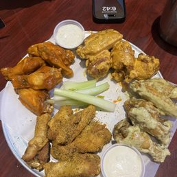 WINGZUP - Updated October 2025 - 483 Photos & 546 Reviews - 1000 E 41st ...