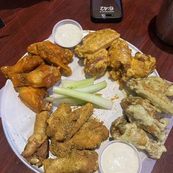 WINGZUP - Updated October 2025 - 483 Photos & 546 Reviews - 1000 E 41st ...