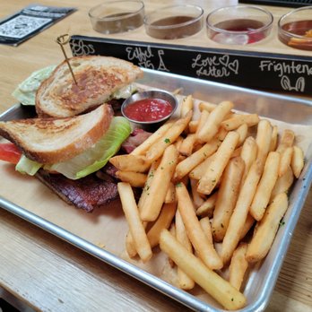 JUXT TAPHOUSE - Updated June 2024 - 142 Photos & 98 Reviews - 119 W ...