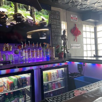 THE RED MAPLE - Updated March 2025 - 32 Photos & 14 Reviews - 100 W ...