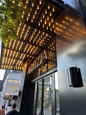 ARITZIA - Updated June 2026 - 28 Photos & 35 Reviews - 923 N Rush St ...