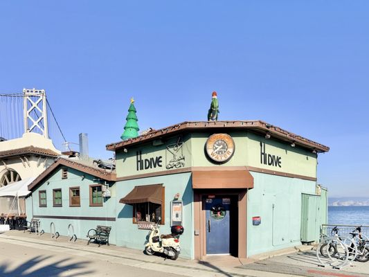 HI DIVE - Updated January 2026 - 325 Photos & 602 Reviews - Pier 28 1/2 ...