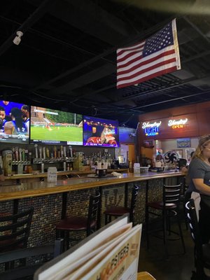 HOOPSTERS SPORTS BAR & GRILL JEFFERSONVILLE - Updated December 2025 ...