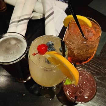 THE NEIGHBORHOOD TAVERN - Updated September 2024 - 63 Photos & 116 ...