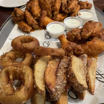 OUTPUT LOUNGE & SPORTS BAR - Updated January 2025 - 285 Photos & 484 ...