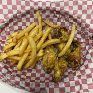 BLANEY’S WINGS & GRILL RESTAURANT - Updated December 2025 - 12 Photos ...