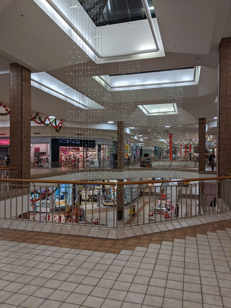 ROGUE VALLEY MALL - 39 Photos & 46 Reviews - 1600 N Riverside Ave ...