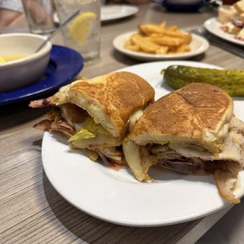 SIMON’S RESTAURANT & DELI - Updated December 2025 - 88 Photos & 142 ...