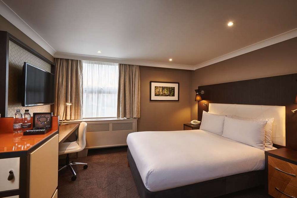 DOUBLETREE BY HILTON HOTEL LONDON - EALING - 110 Photos & 12 Reviews ...
