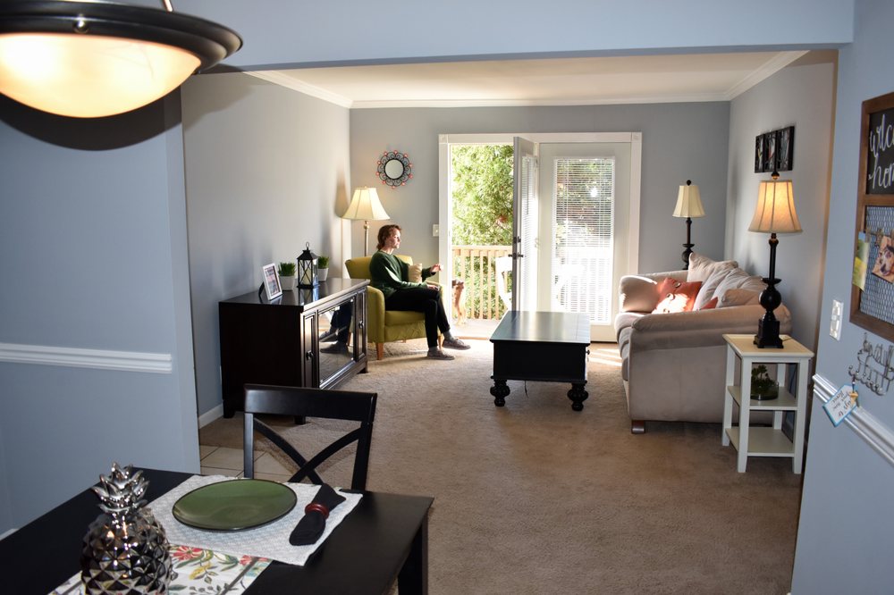 GREENBRIER RIDGE APARTMENTS - Updated July 2025 - 1505 Greenbrier Ridge ...