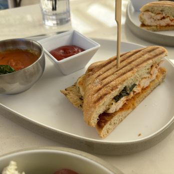 COMO POOLSIDE CAFÉ & BAR - TEMP. CLOSED - Updated December 2025 - 65 ...