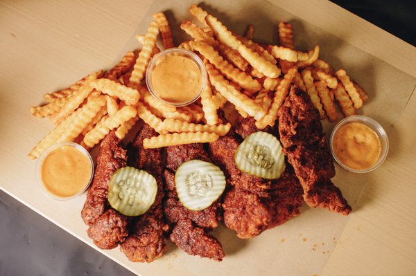 MAIN CHICK HOT CHICKEN - 224 Photos & 160 Reviews - 19500 Plummer St ...