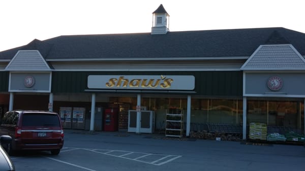 SHAWS - Updated October 2025 - 59 W Hill Rd, Stowe, Vermont - Grocery ...