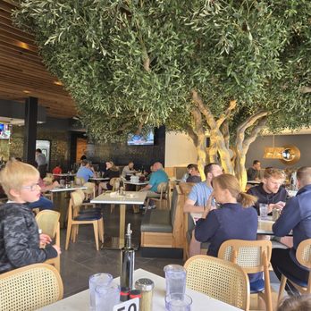 MEDDYS - Updated April 2025 - 83 Photos & 27 Reviews - 17255 Davenport ...