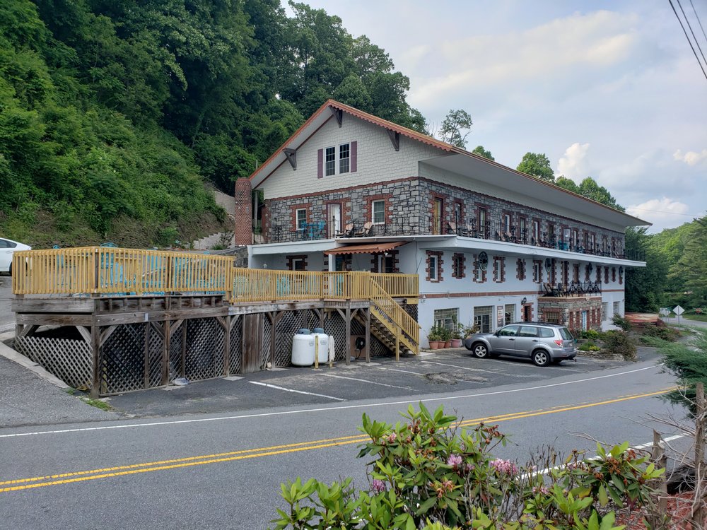 SKYLINE VILLAGE INN AND CAVERN TAVERN - Updated June 2024 - 47 Photos ...