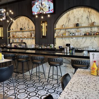 BIRDEEZ - Updated August 2025 - 238 Photos & 78 Reviews - 151 N Sierra ...