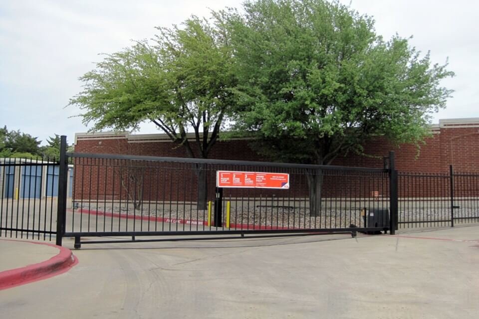 PUBLIC STORAGE - Updated October 2025 - 16 Reviews - 660 Justin Rd ...