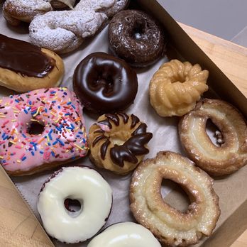 DONUT DEN - Updated December 2025 - 66 Photos & 160 Reviews - 3043 ...