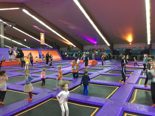 Jump House - 28 Photos & 15 Reviews - Trampoline Parks - Kieler Str ...