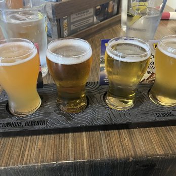 THE GRIZZLY PAW BREWERY TAPROOM - Updated June 2025 - 76 Photos & 57 ...