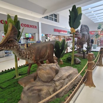 WOODSIDE SQUARE - Updated January 2026 - 134 Photos & 29 Reviews - 1571 ...