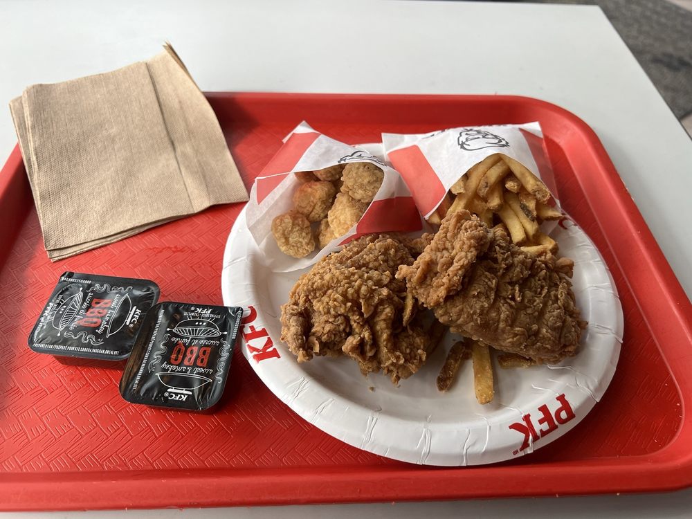 KFC - Updated June 2025 - 84 Photos - 6415 Rue Saint-Hubert, Montréal ...