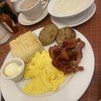 SWEET MAPLE CAFE - Updated July 2024 - 560 Photos & 938 Reviews - 1339 ...